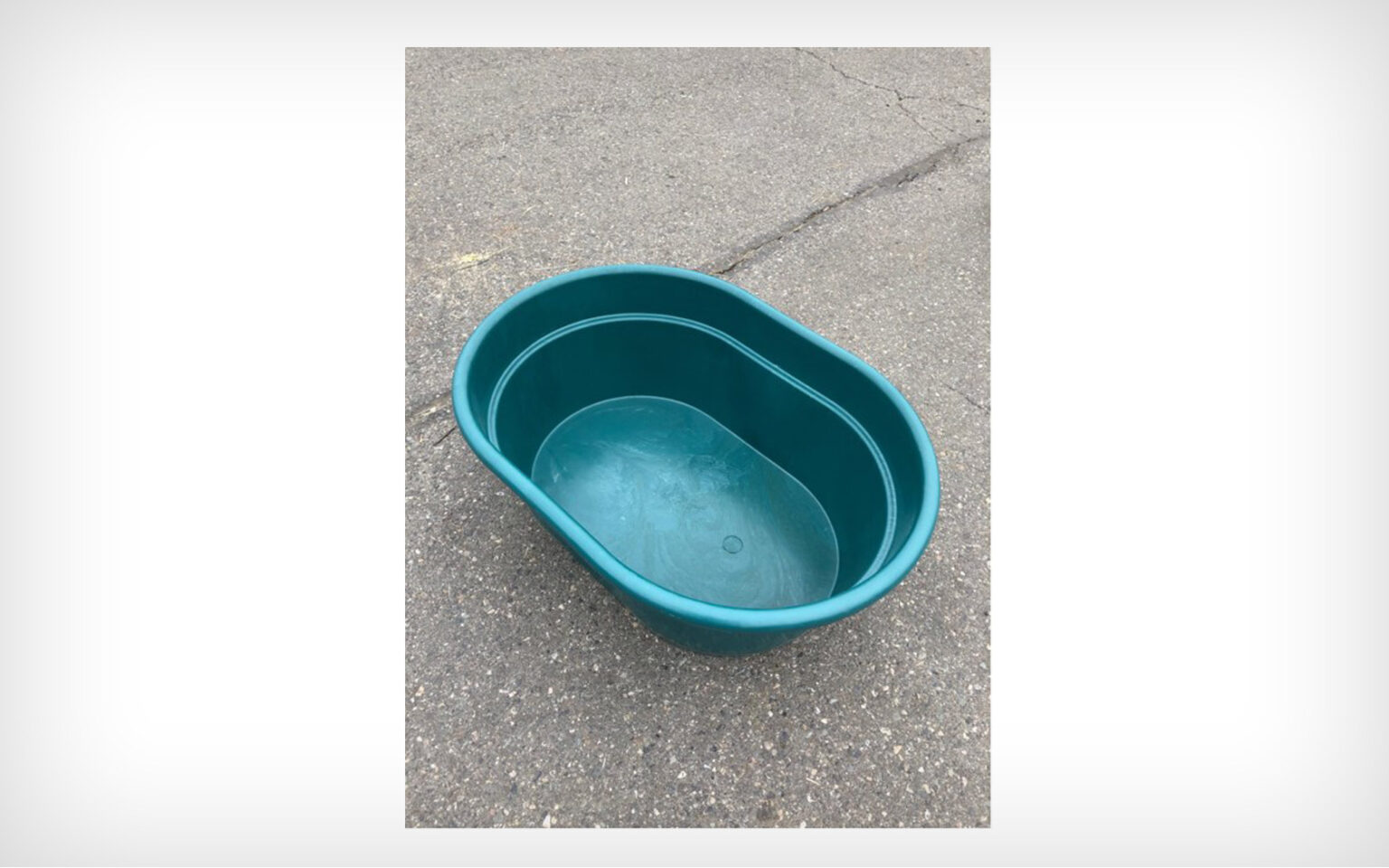 40 Gallon Plastic Tub – Rivers Edge Ranch